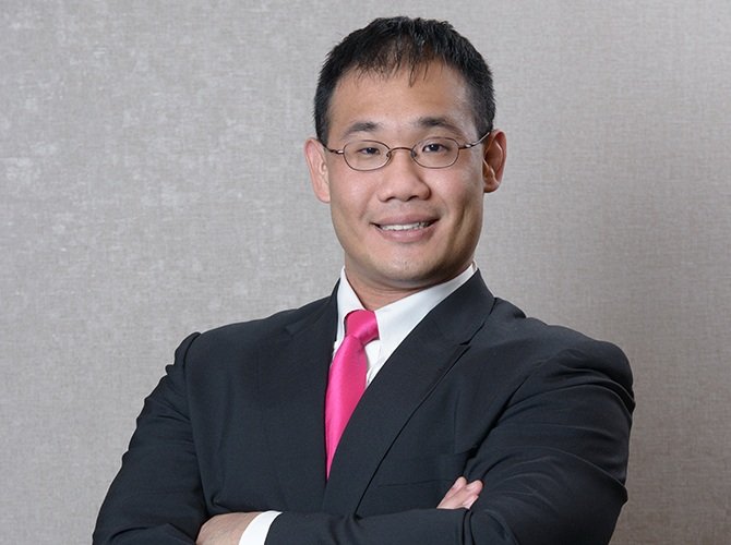 Dr. Stephen Teoh • Ophthalmologist • Singapore